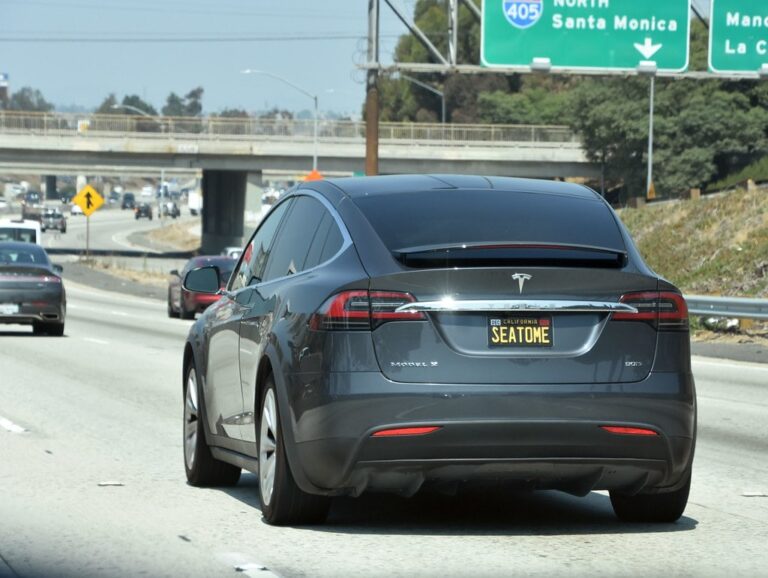 » Does the Tesla Model X Spoiler Move?